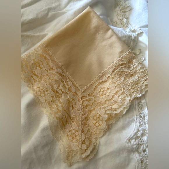 Vintage | Accessories | Vtg Lace Trimmed Handkerchief Antiqued Cream ...
